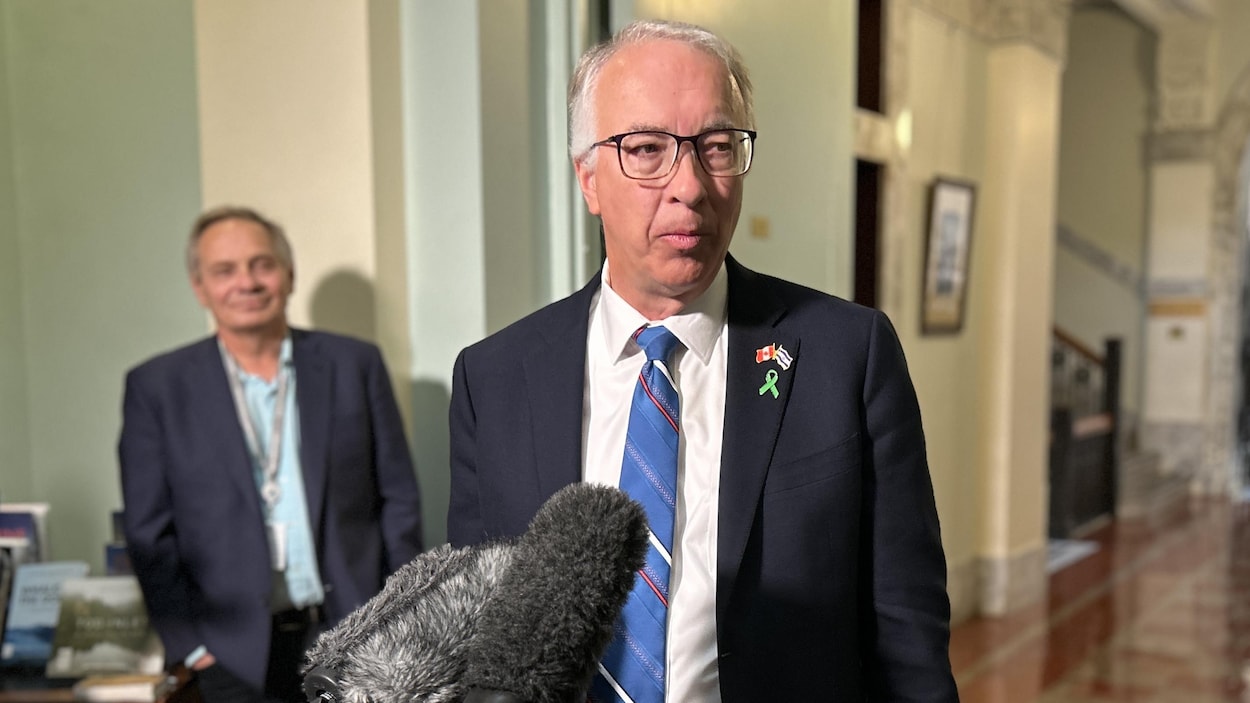 John Rustad a fait fouiller les cellulaires de ses députés | Radio-Canada