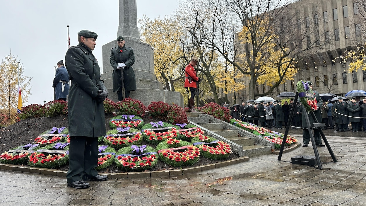 Cérémonie pour le jour du Souvenir à Québec | Radio-Canada