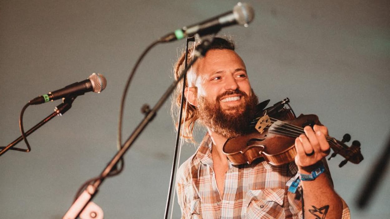 L’artiste cajun Jourdan Thibodeaux en tournée dans les Maritimes ...