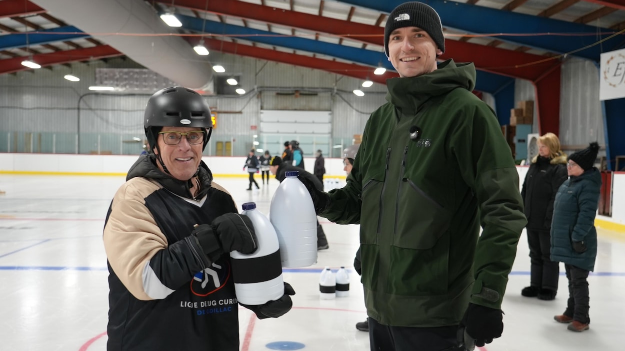 On a essayé le jug curling! | En bref | Radio-Canada