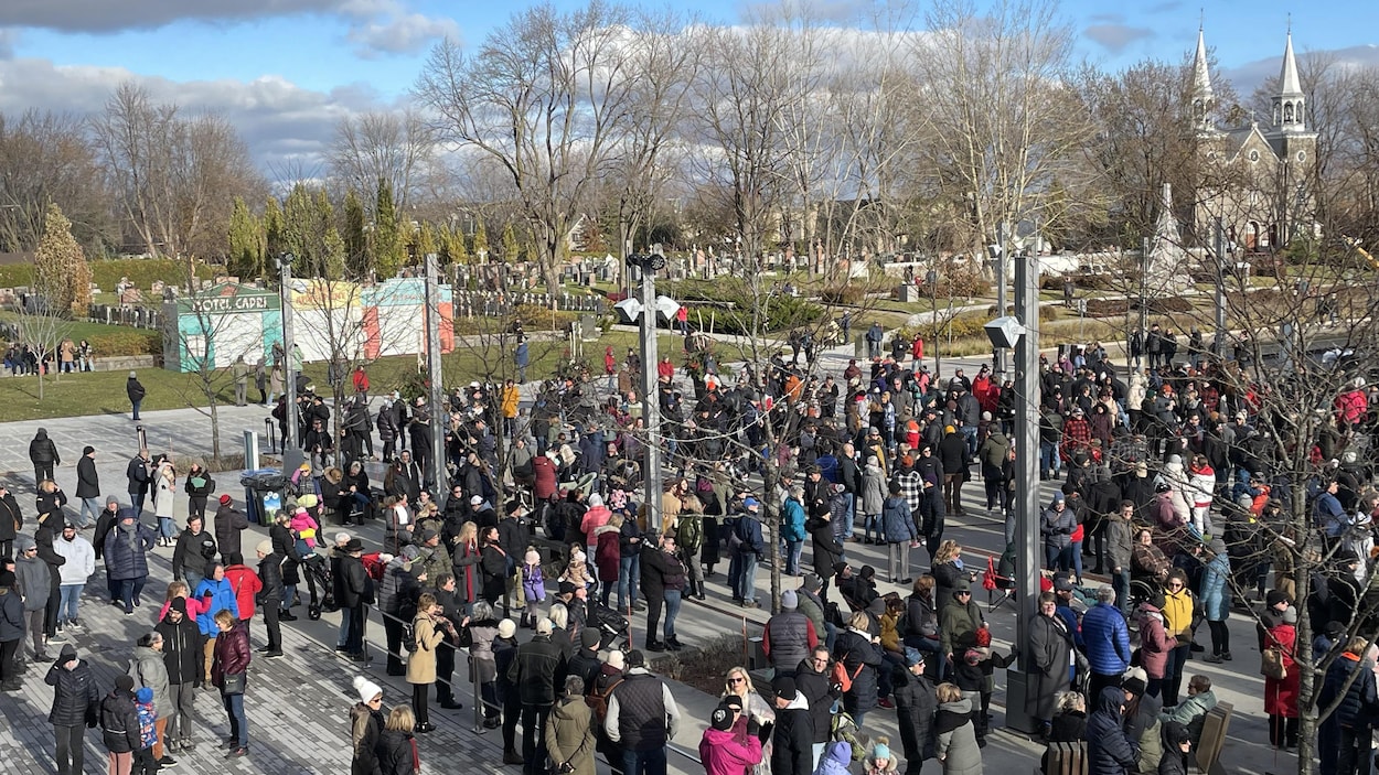 Recueillement à la mémoire de Karl Tremblay à Repentigny | Radio-Canada
