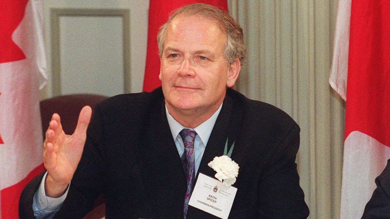 Keith Spicer, tout premier commissaire fédéral aux langues officielles ...