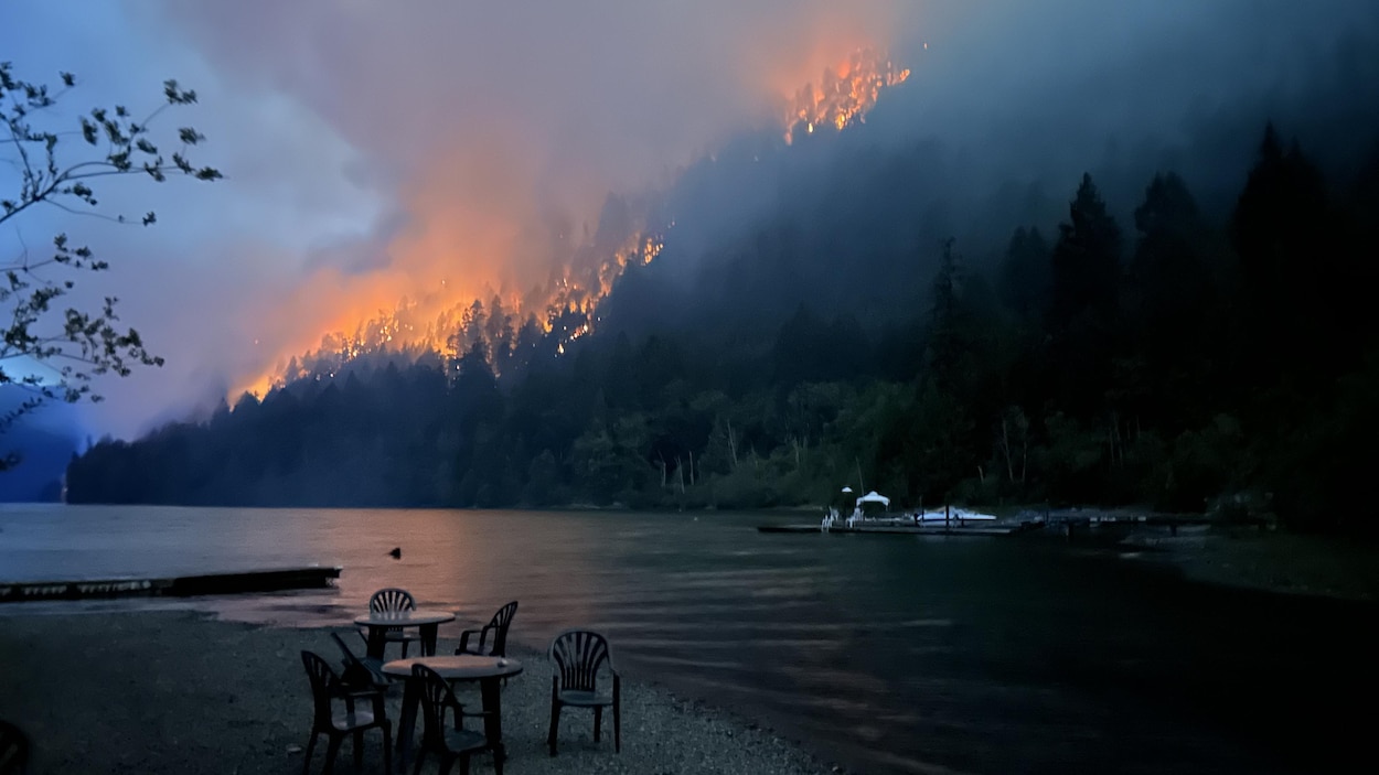 Le feu et la fumée inquiètent des résidents du secteur du lac Cameron ...