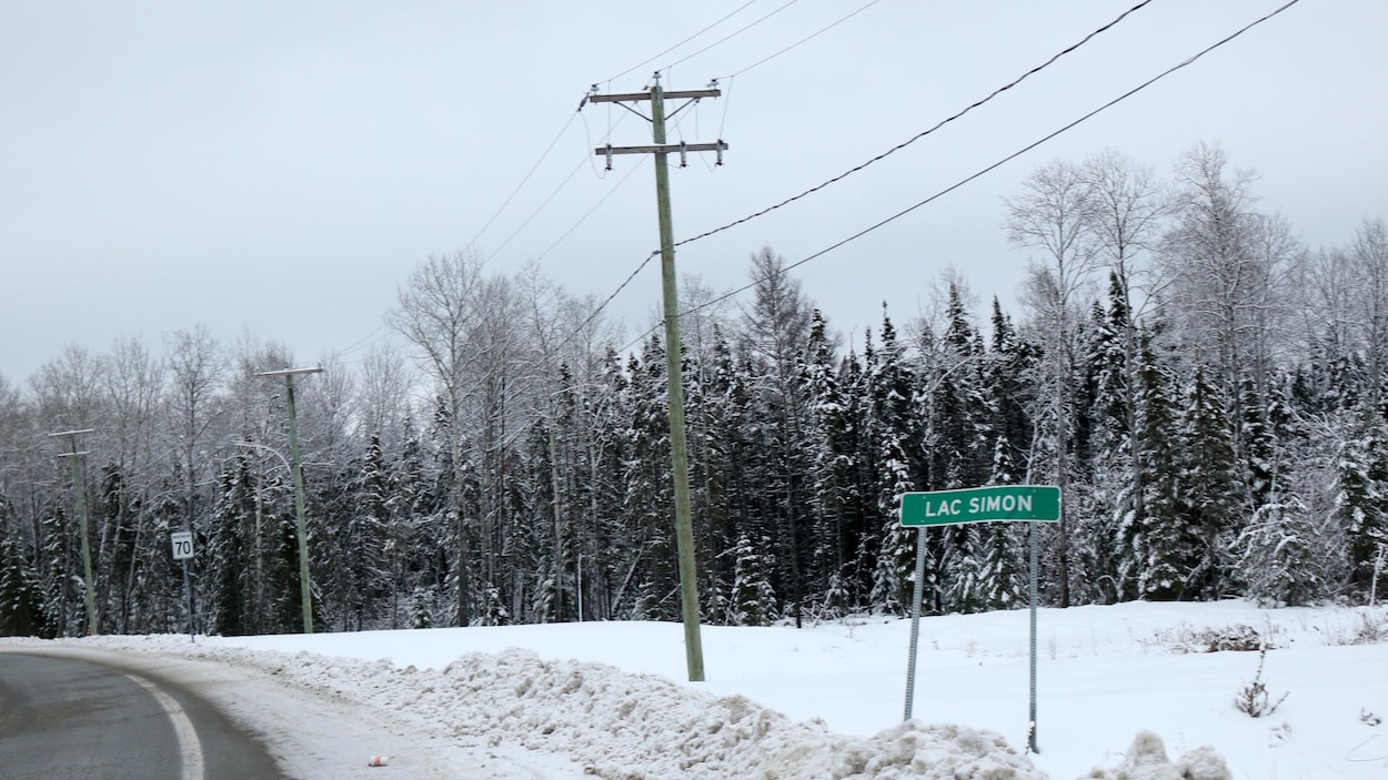 Une opération policière se termine dans le calme à Lac-Simon | Radio ...