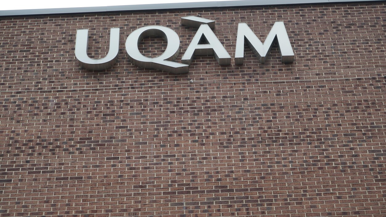 Des graffitis suscitent des craintes à l'UQAM | Radio-Canada.ca