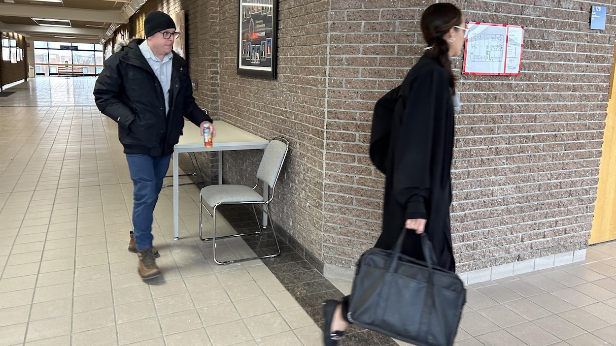 Deux ans moins un jour de prison à domicile pour Luc Dugal | Radio-Canada