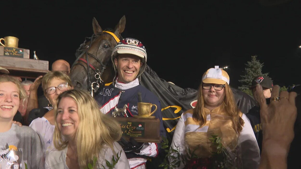 Anthony MacDonald et son cheval Sintra remportent la Coupe d’or | Radio ...