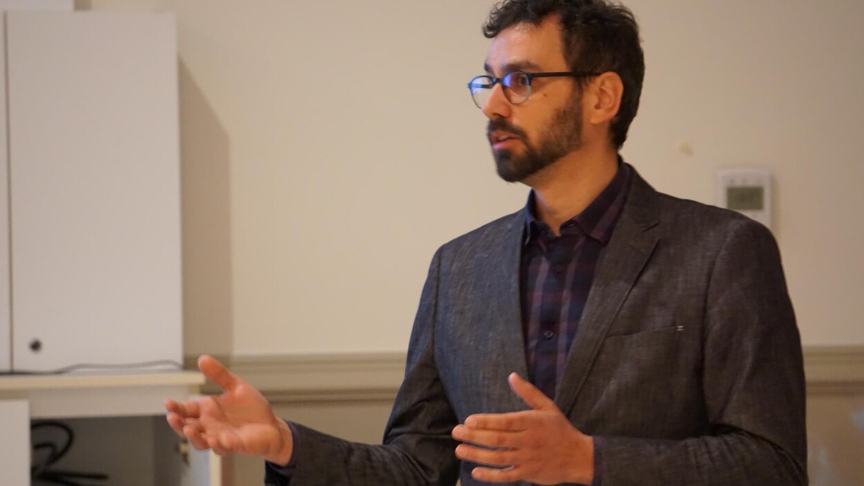 Congé forcé pour le maire de Carleton-sur-Mer, Mathieu Lapointe | Radio-Canada