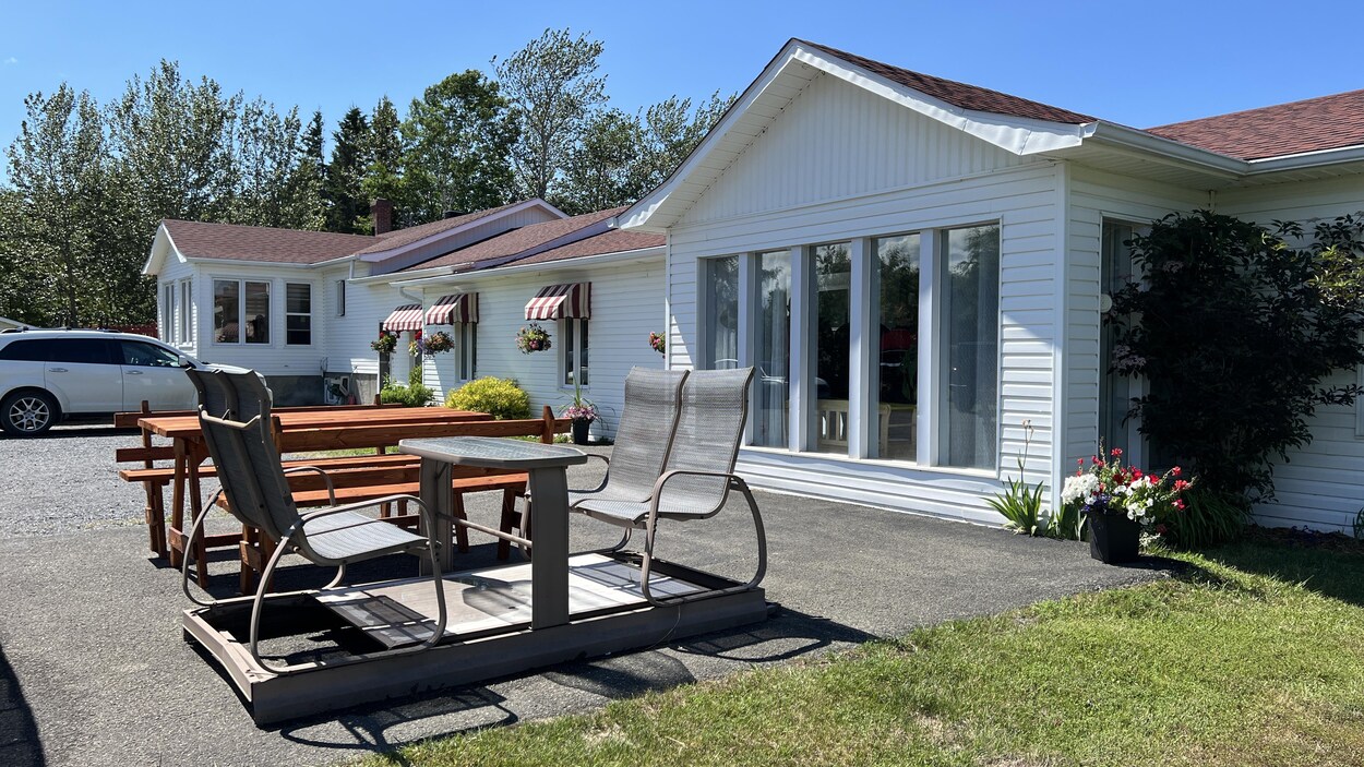 Inauguration de la Maison Gilles-Carle à Sainte-Anne-des-Monts | Radio ...