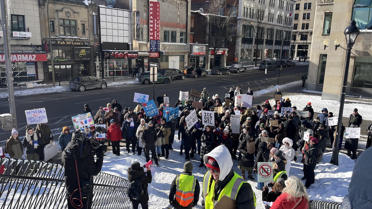 Manifestation contre l’ICE devant le consulat étasunien à Montréal ...