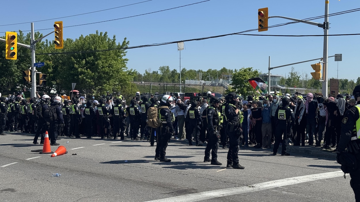 13 manifestants arrêtés à Ottawa en marge d’un salon sur l’armement ...