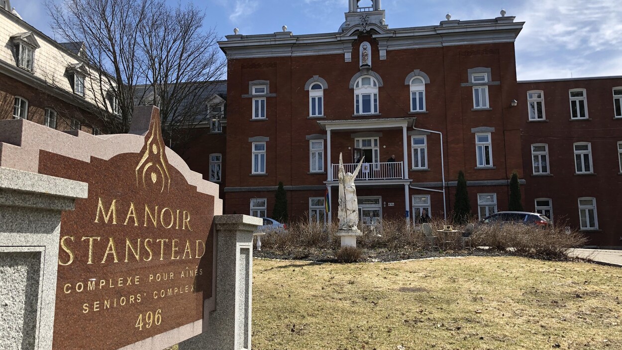 Les employés confinés au Manoir Stanstead depuis avril retournent à la ...