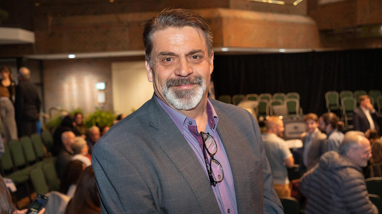 Marc Carrière quitte le parti Équipe Mario Aubé | Radio-Canada