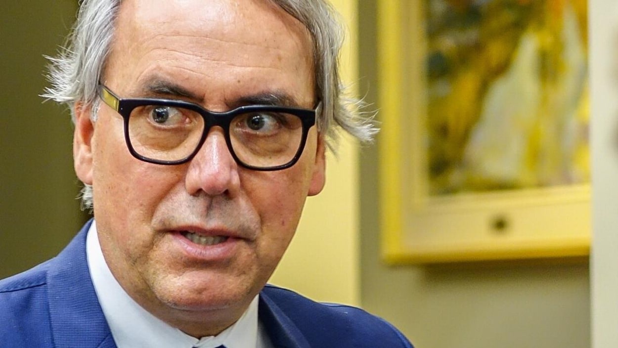 Le conseiller Marc Denault claque la porte de la Société de transport ...