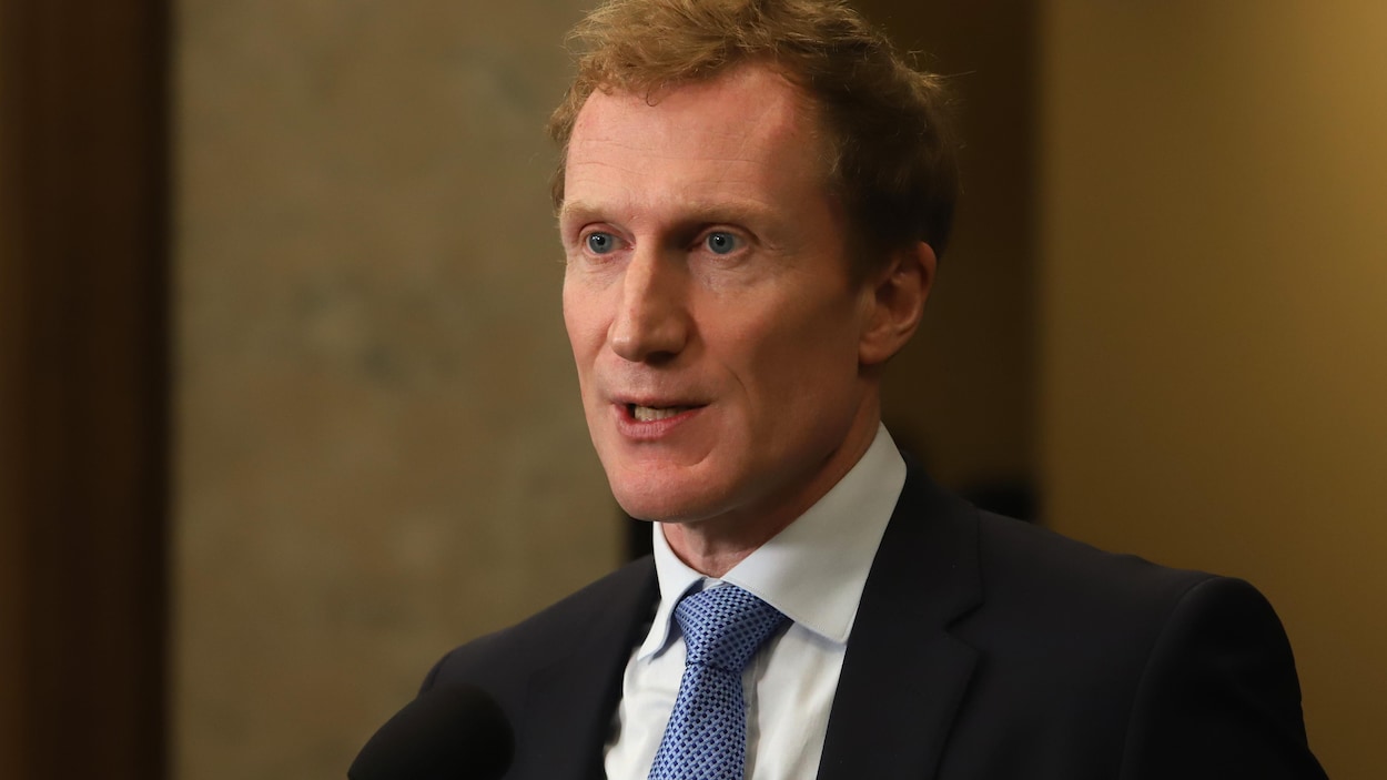 Moins de 400 000 immigrants temporaires au Québec, selon le ministère ...