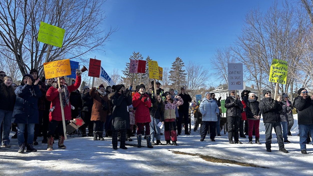 Mobilisation pour les soins de santé à Pohénégamook | Radio-Canada