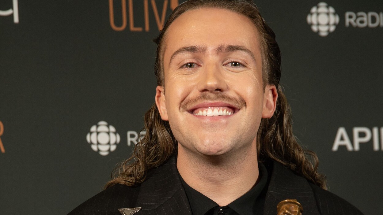 « Math Duff » met la main sur l’Oliver de l’année | Brève | Radio-Canada