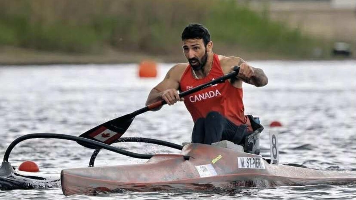 Mathieu St-Pierre freiné lors de la demi-finale | Radio-Canada