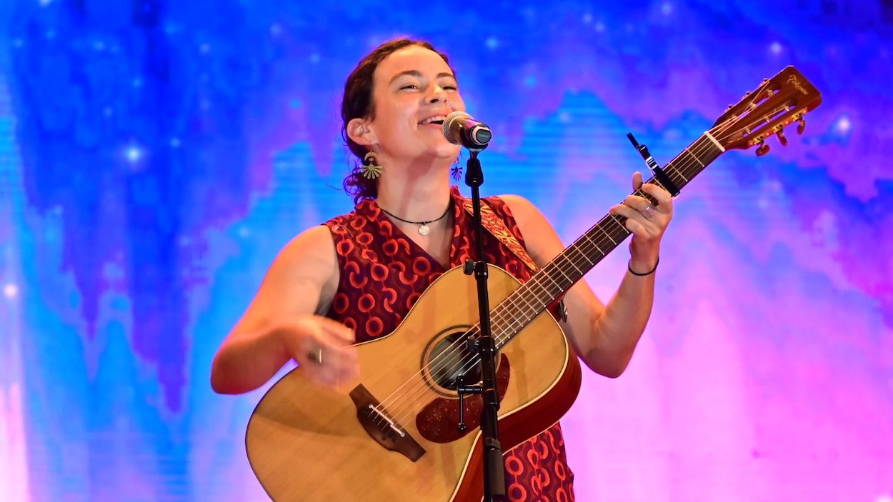 Mia Kelly en finale de la catégorie Chanson aux Jeux de la francophonie ...