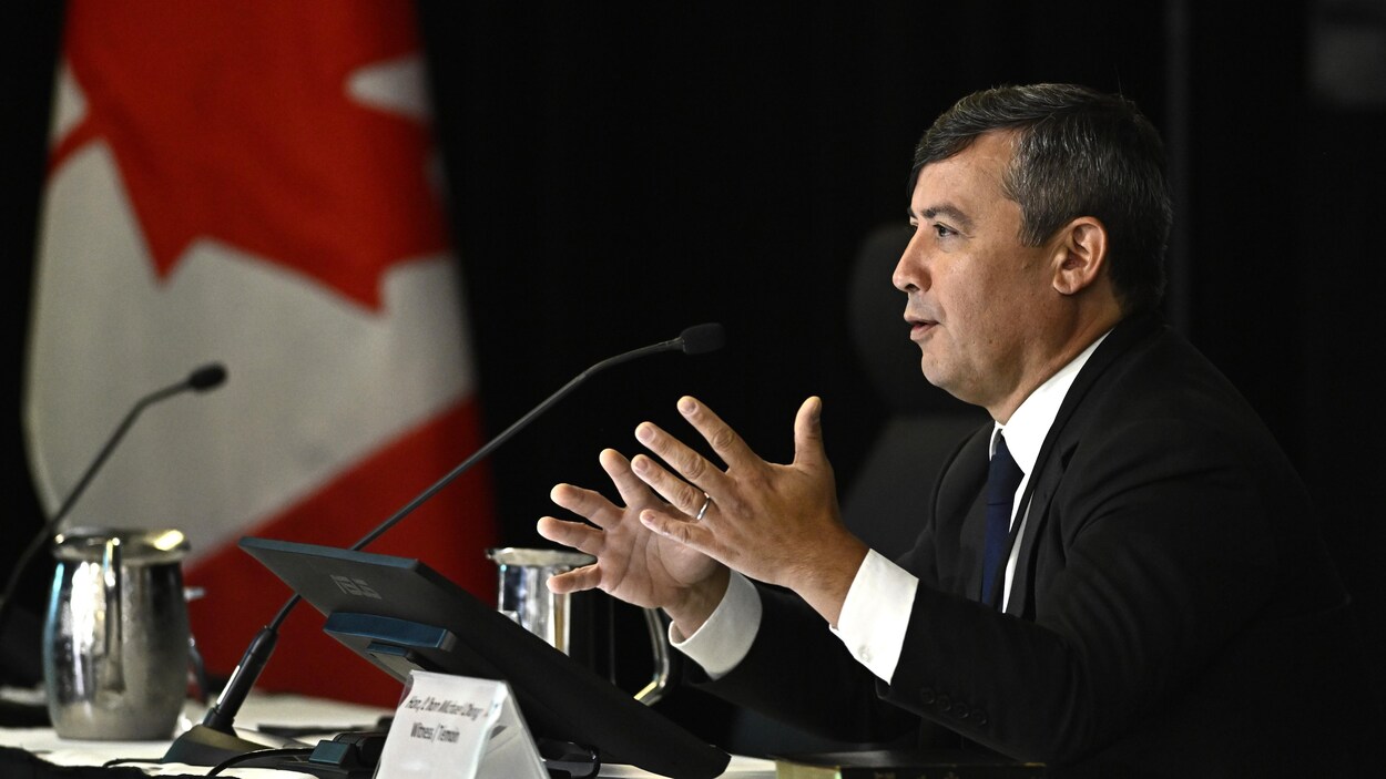 Michael Chong estime que le Canada est devenu « un terrain de jeu ...