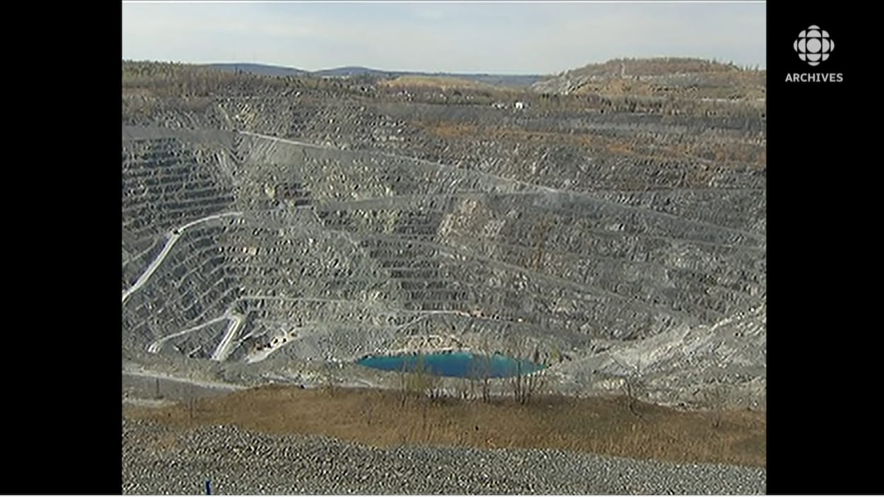 Le 11 octobre 2012, la mine Jeffrey annonce sa fermeture | Radio-Canada.ca