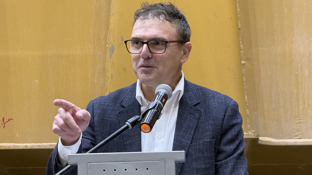 Loi 2 : Eric Girard dit avoir confiance en ses collègues pour atteindre ...