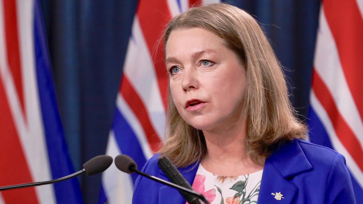 Mitzi Dean perd le ministère des Enfants et du Développement de la ...