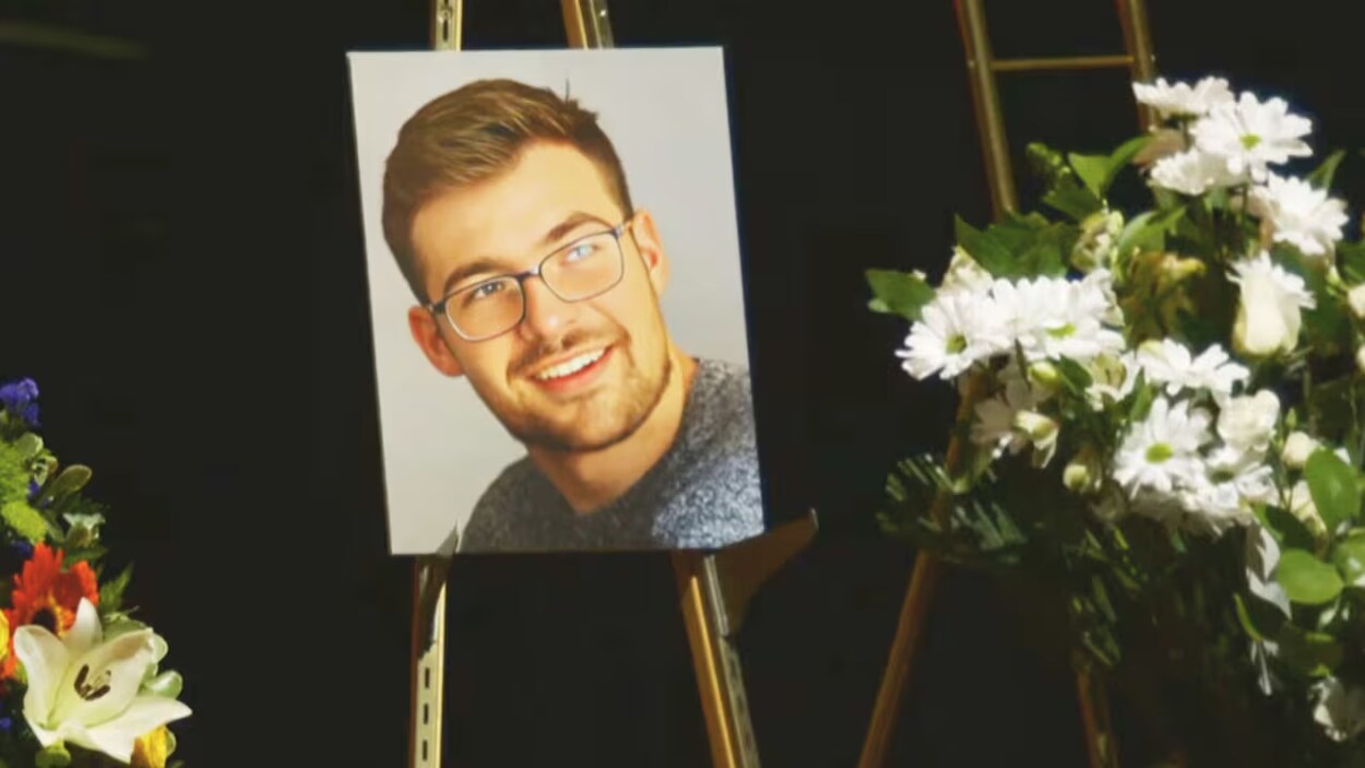 Le jeune pompier mort en combattant le feu de Jasper repose désormais à ...