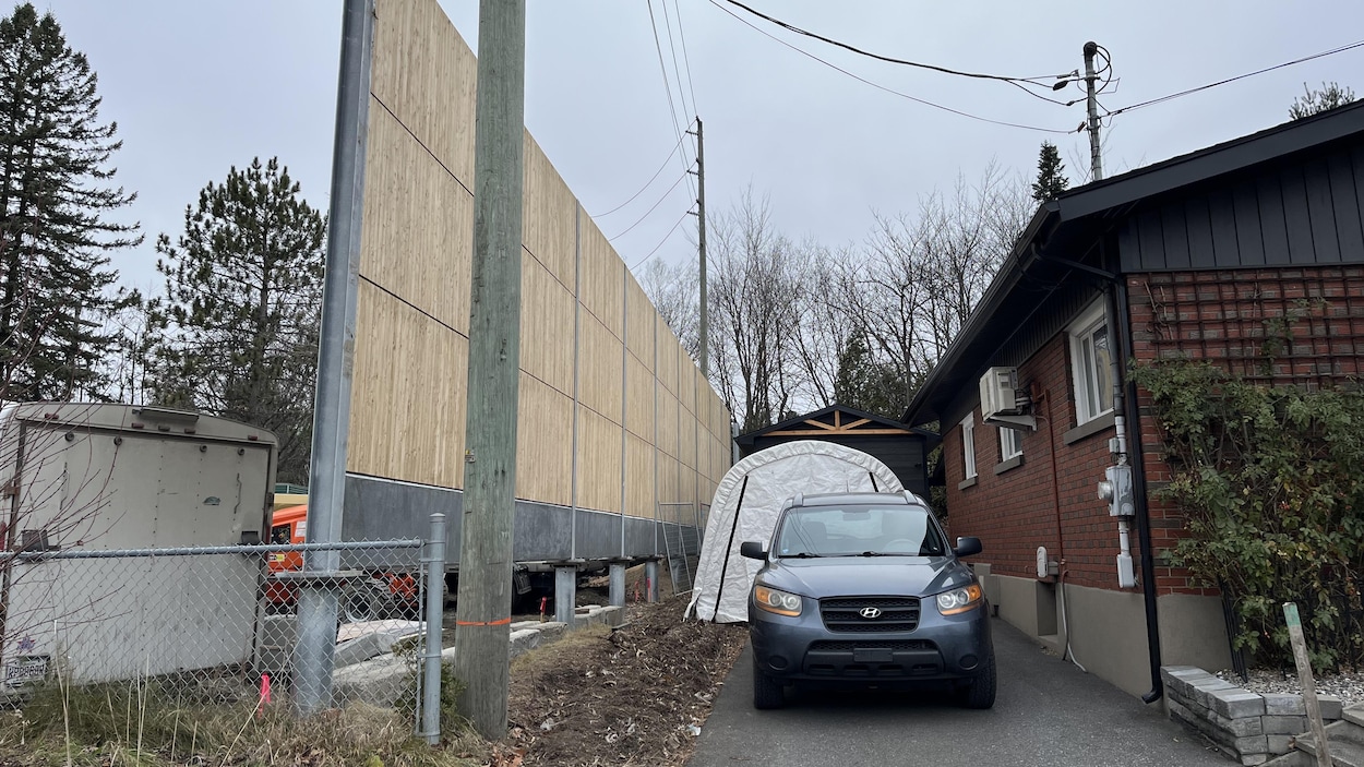 « C’est inhumain » : une citoyenne de Magog désespérée par le mur ...