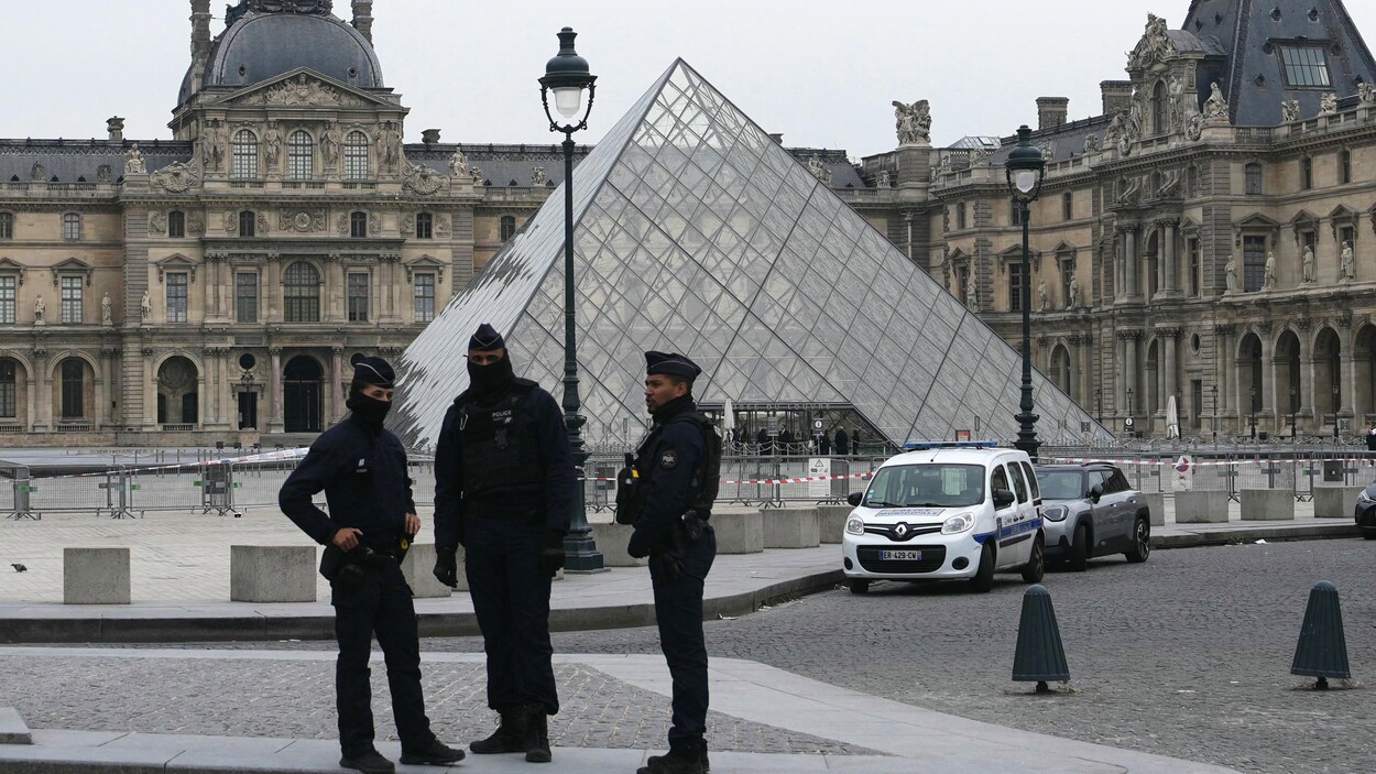 Cambriolage au Louvre : quatre nouvelles arrestations | Radio-Canada