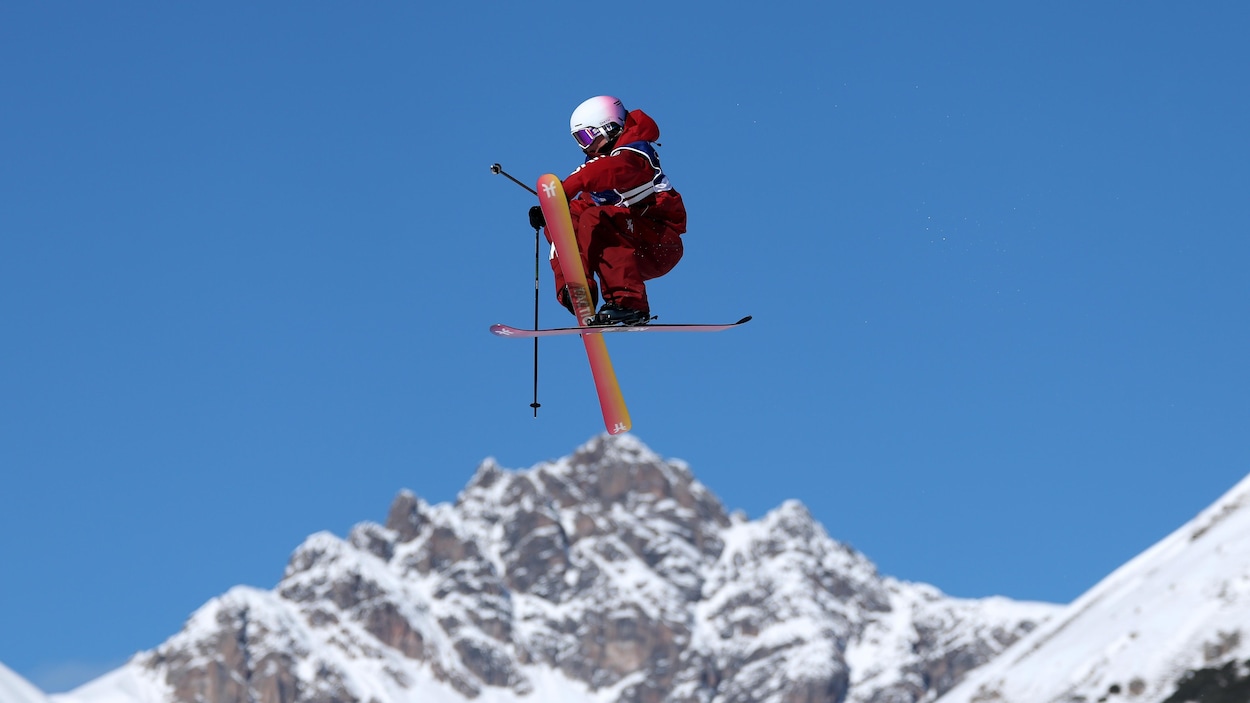 Descente acrobatique : Megan Oldham et Naomi Urness qualifiées pour la ...