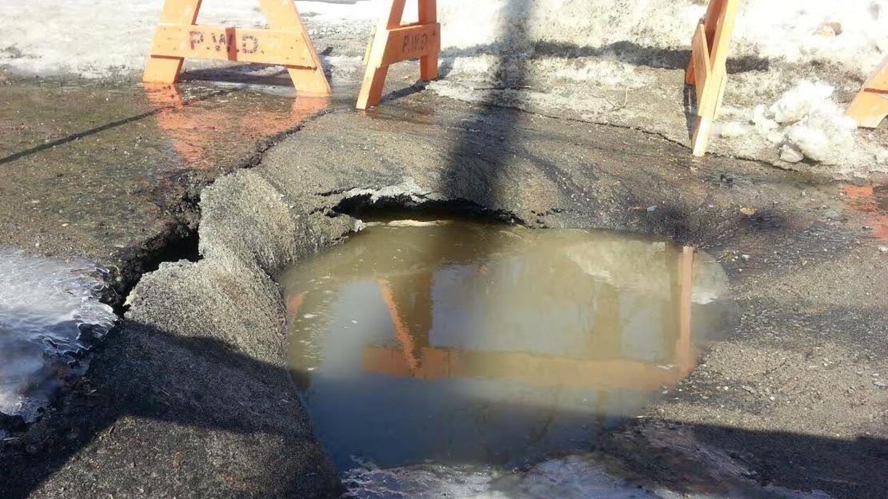 La saison des nids-de-poule est arrivée tôt | Radio-Canada