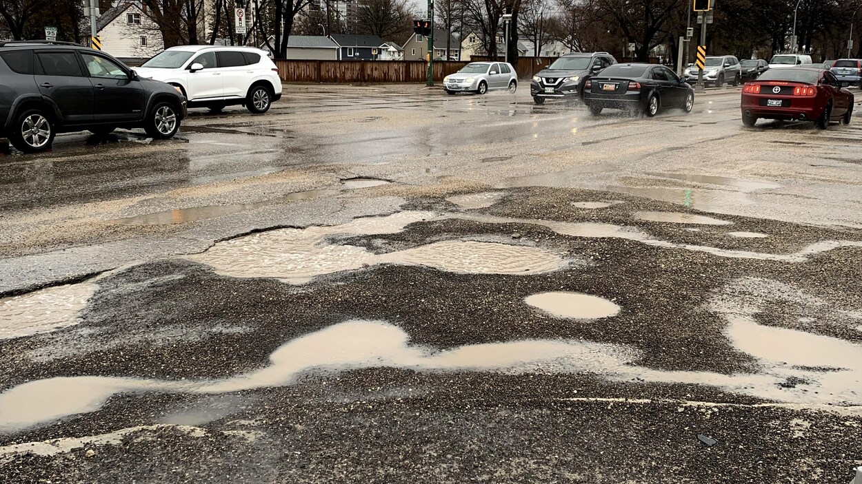 Les nids-de-poule sont de retour alors que Winnipeg compose avec du ...