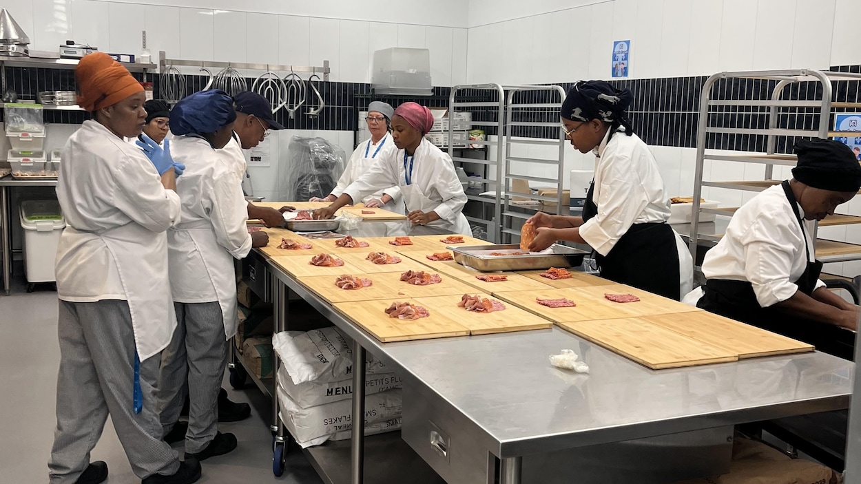 La nouvelle cuisine du Pignon bleu inaugurée | Radio-Canada