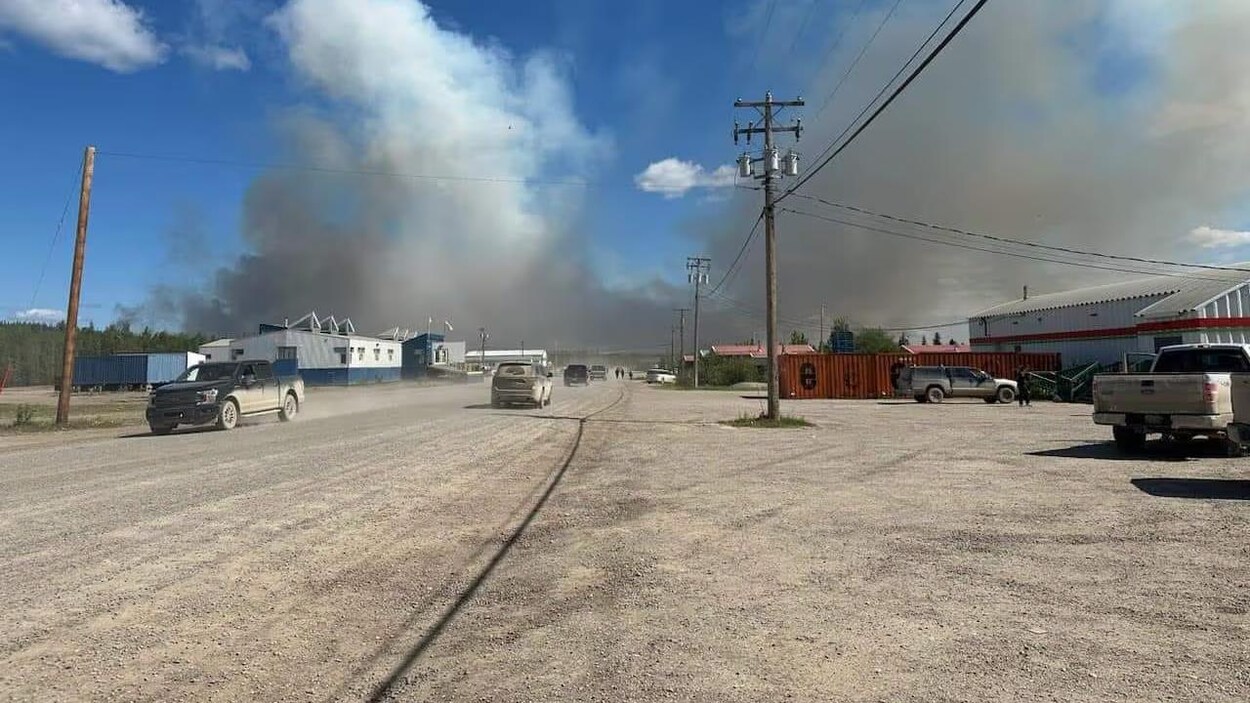 Aux T.N.-O., un feu force l’évacuation des habitants de Fort Good Hope ...