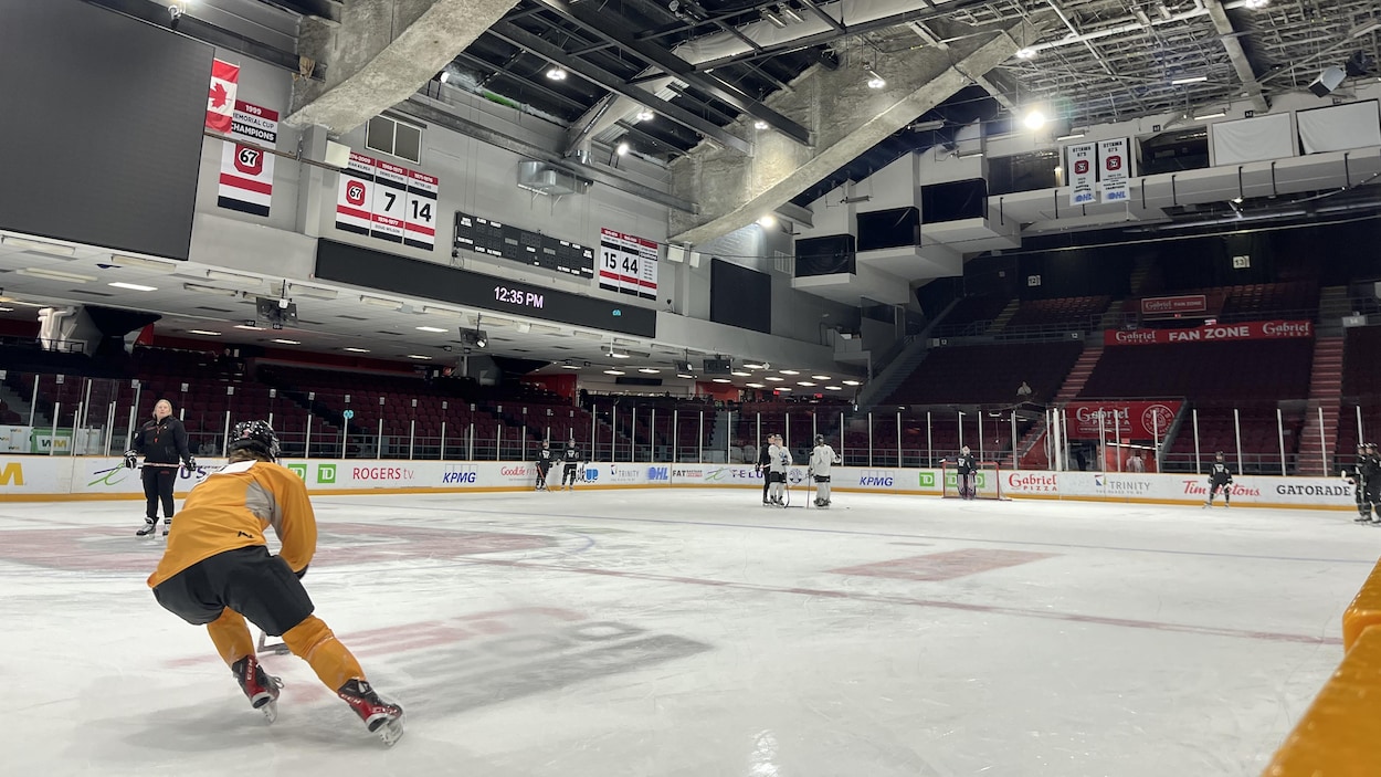 Premier match de la LPHF à guichets fermés pour l’équipe d’Ottawa ...