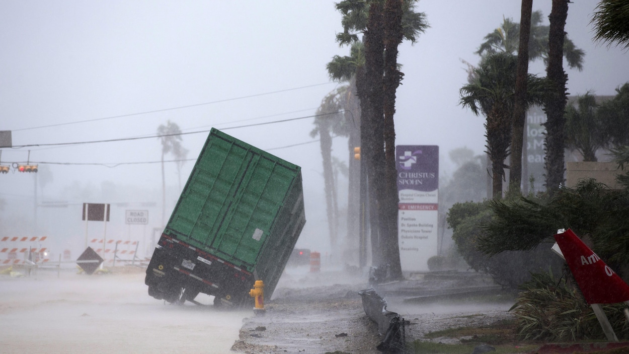 L'ouragan Harvey touche terre | Ouragans : la dévastation | Radio-Canada.ca