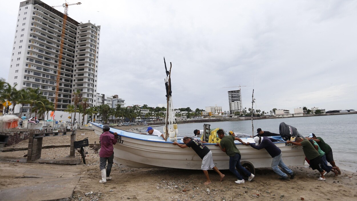 L’ouragan Orlene se dirige vers la côte ouest du Mexique | Radio-Canada