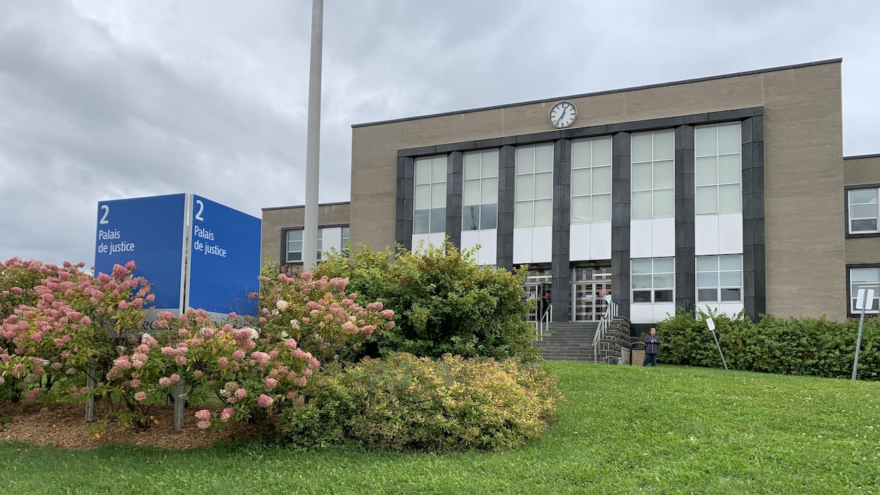 Procès de James Testa : la poursuite met fin abruptement à son contre ...