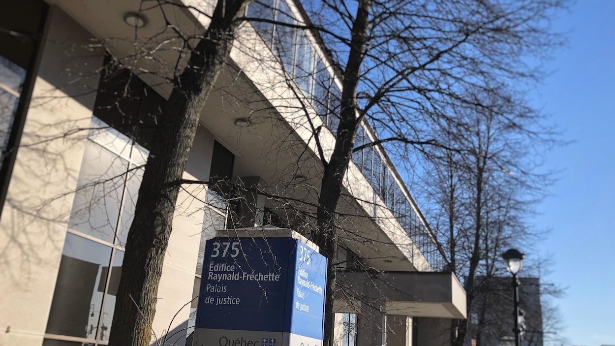 Le lanceur de roches souhaite un procès devant un jury | Radio-Canada