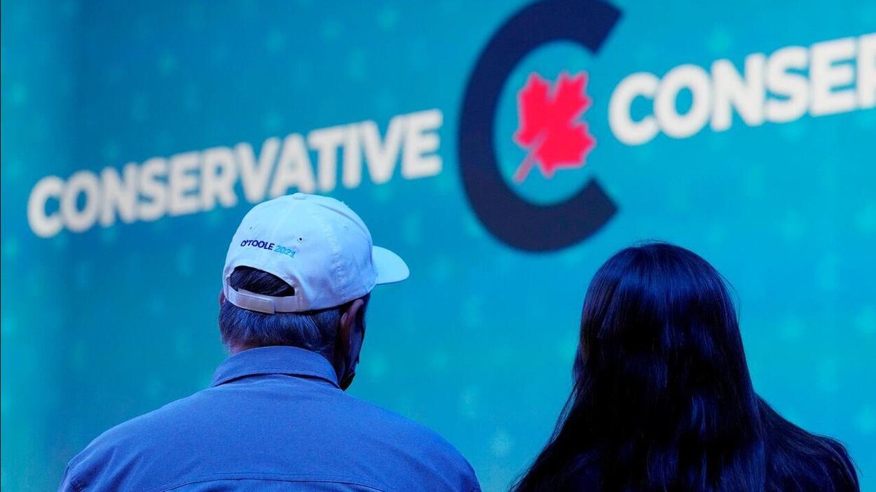Décès de la reine :﻿ les conservateurs prévoient un rassemblement « p﻿lus sobre » | Radio-Canada