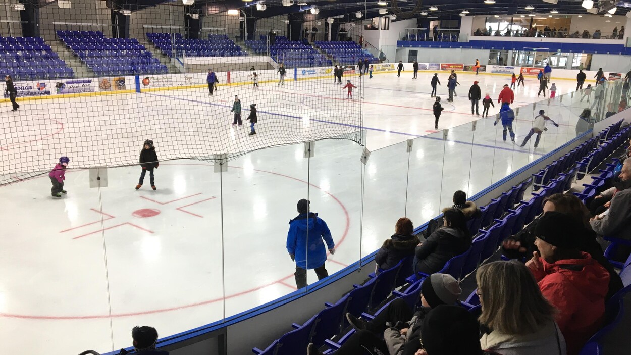Le Centre sportif Benoît-Lévesque de Roberval enfin ouvert | Radio ...