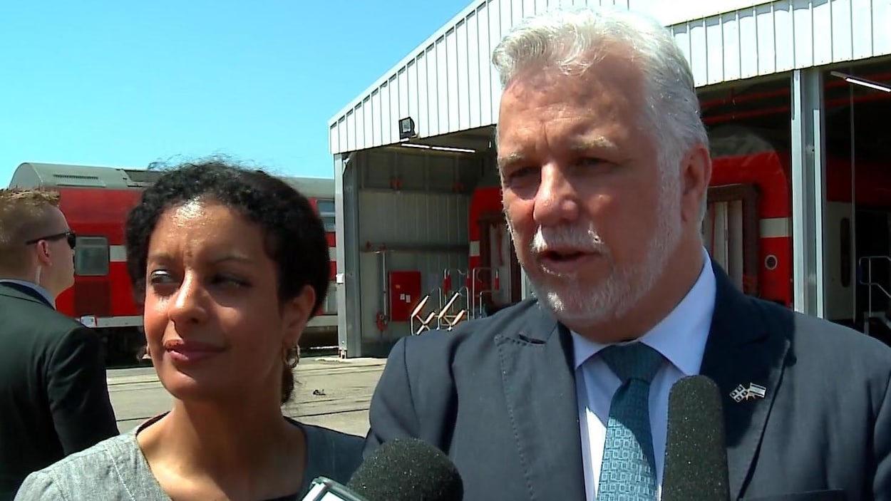 Couillard raille les projets d'alliance politique | Radio-Canada.ca