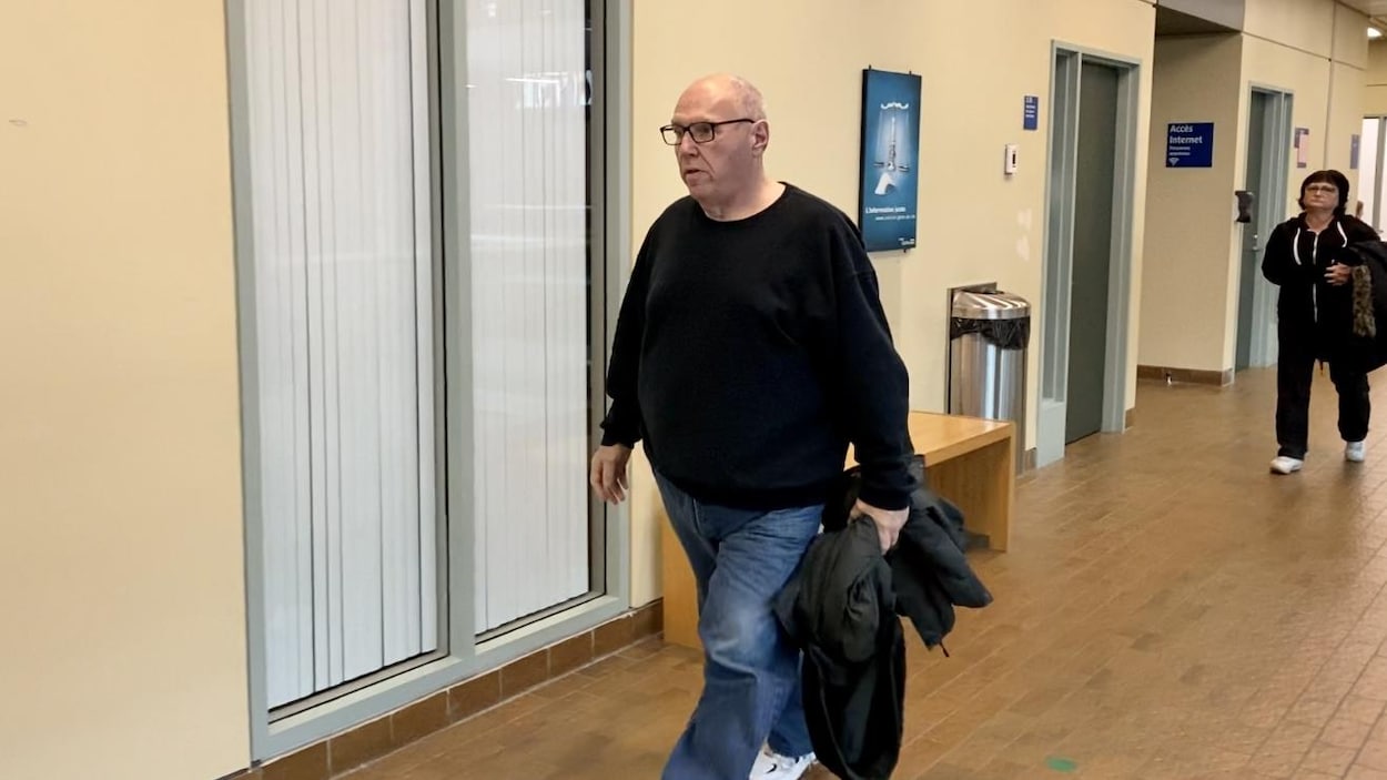 Des images d’enfants nus à la plage, est-ce de la pornographie juvénile? | Radio-Canada.ca