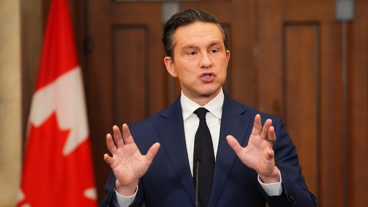 Pierre Poilievre réclame le retour des députés pour contrer les tarifs douaniers | Radio-Canada