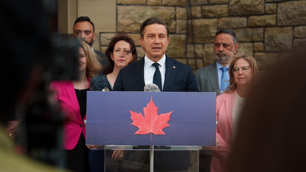 « Récession » : Poilievre exige un débat d'urgence