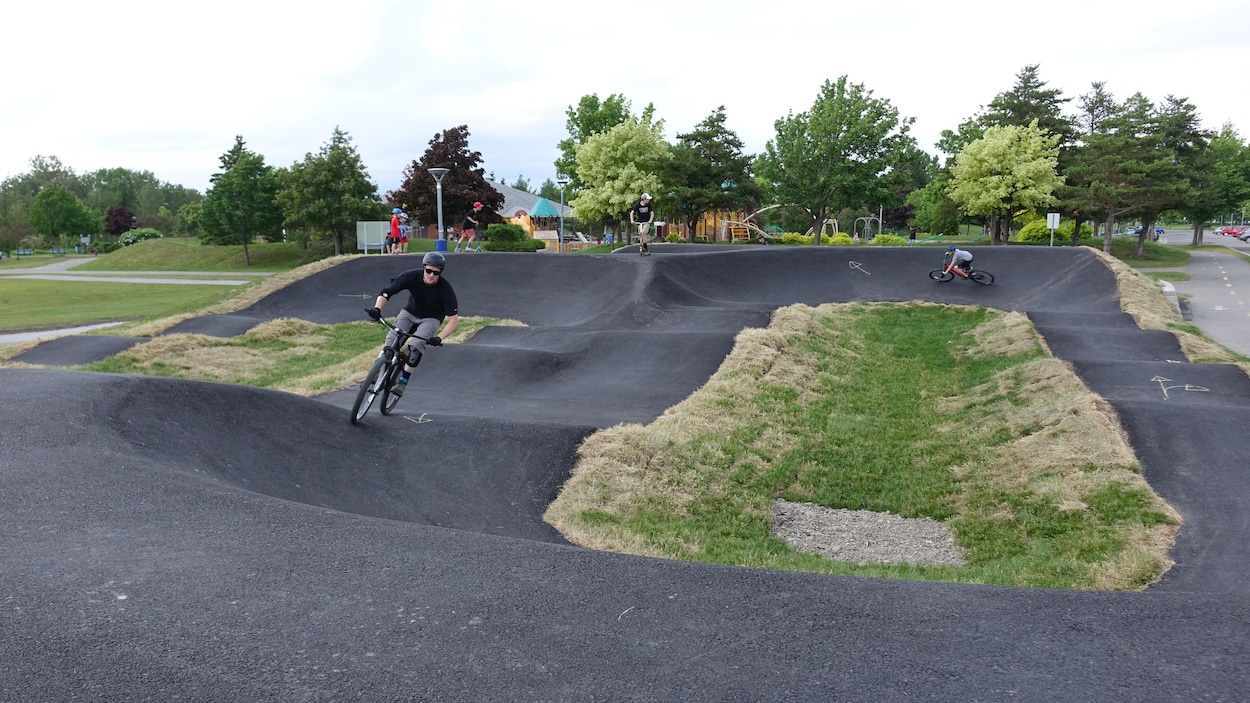 Rimouski inaugure la piste à rouleaux du parc Beauséjour | ICI Radio ...