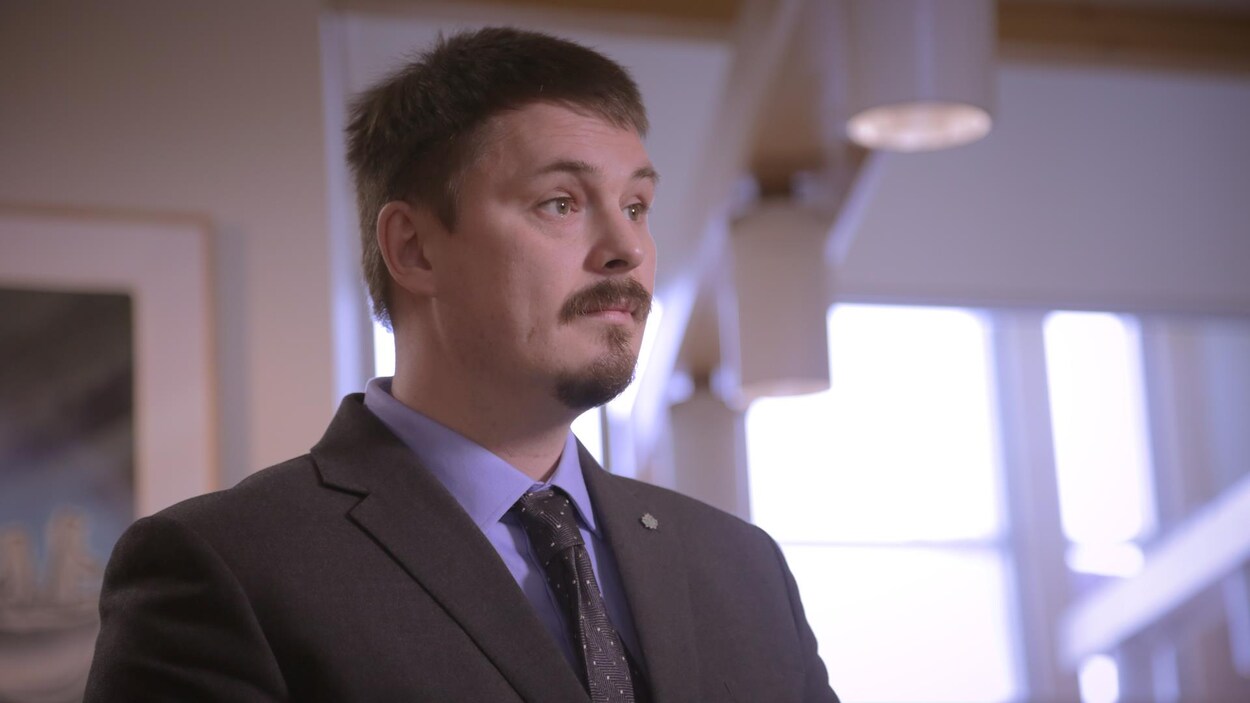 Le premier ministre du Nunavut procède à un remaniement ministériel ...