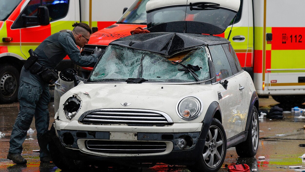 Une voiture fonce dans une foule à Munich : 30 blessés | Radio-Canada