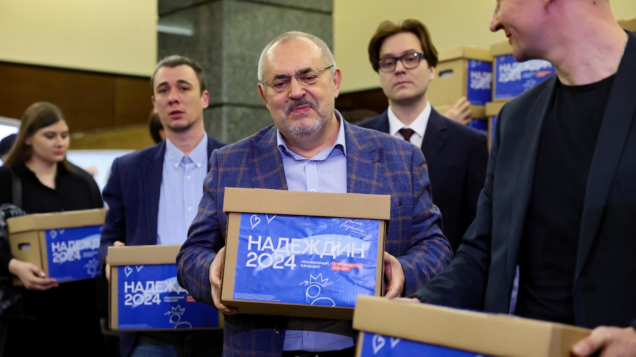Le seul opposant à Poutine dépose les signatures de soutien pour sa ...